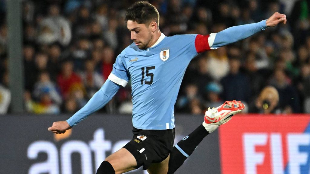 Fede Valverde posa con jersey de equipo de la Liga MX | FOTO