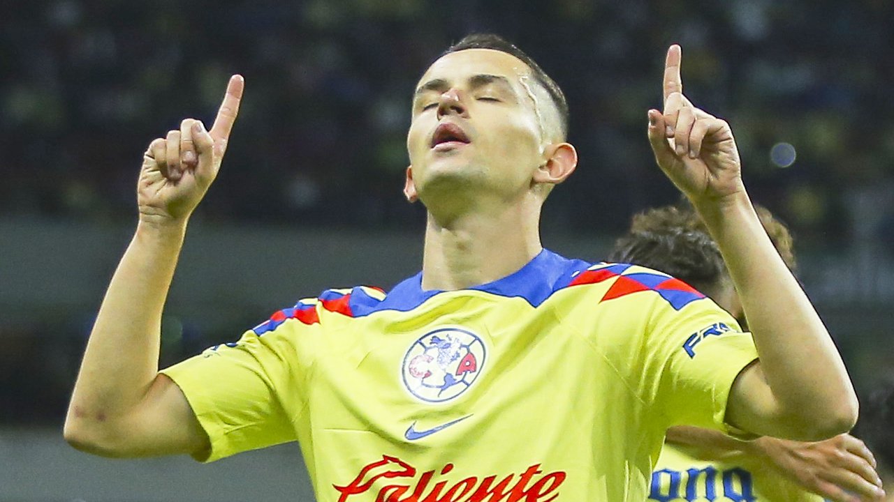 ¡A lo Kalusha! Álvaro Fidalgo se pierde el GOL más fácil de su vida con ...