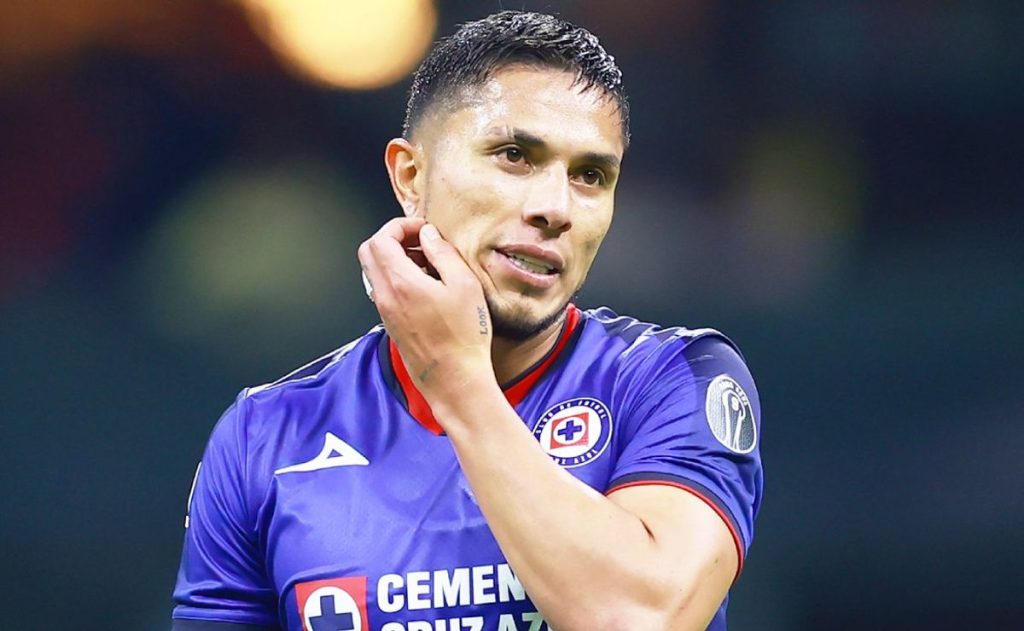 La decisión que tomó Cruz Azul sobre Carlos Salcedo - JuanFutbol