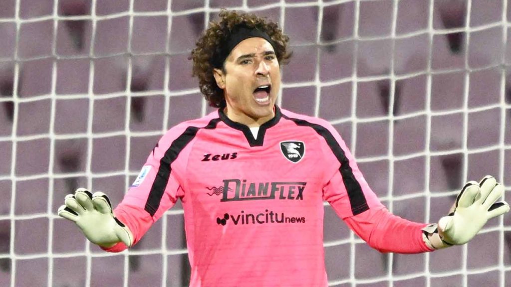 Memo Ochoa comete error que pone en zona de descenso al AVS - Juanfutbol