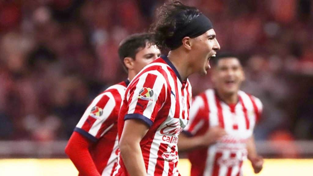 Erick Gutiérrez anota golazo en el Chivas vs Puebla Clausura 2025 - Juanfutbol