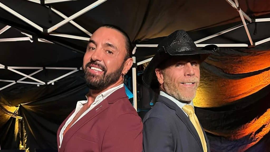 Latin Lover y Shawn Michaels reviven emotiva foto - Juanfutbol