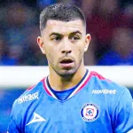 Erik Lira conmueve con gesto a fan tras victoria de Cruz Azul - Juanfutbol